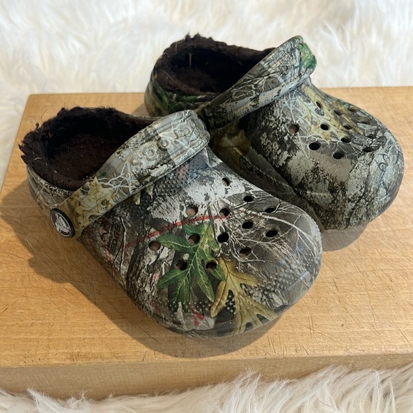 CROCS | Shoes | Crocs X Realtree Fuzzy Lined Clogs | Poshmark